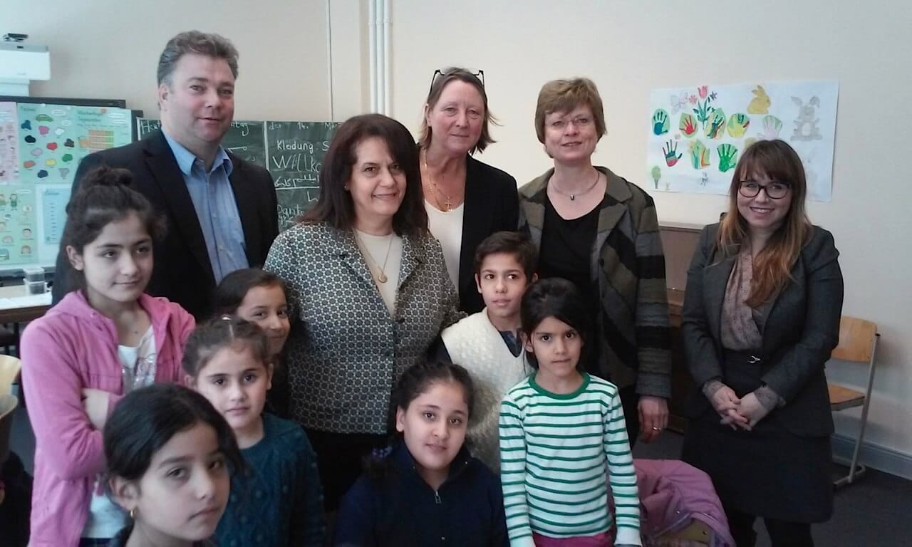 Bundestagsabgeordnete Cemile Giousouf besuchte Willkommenklasse in ...